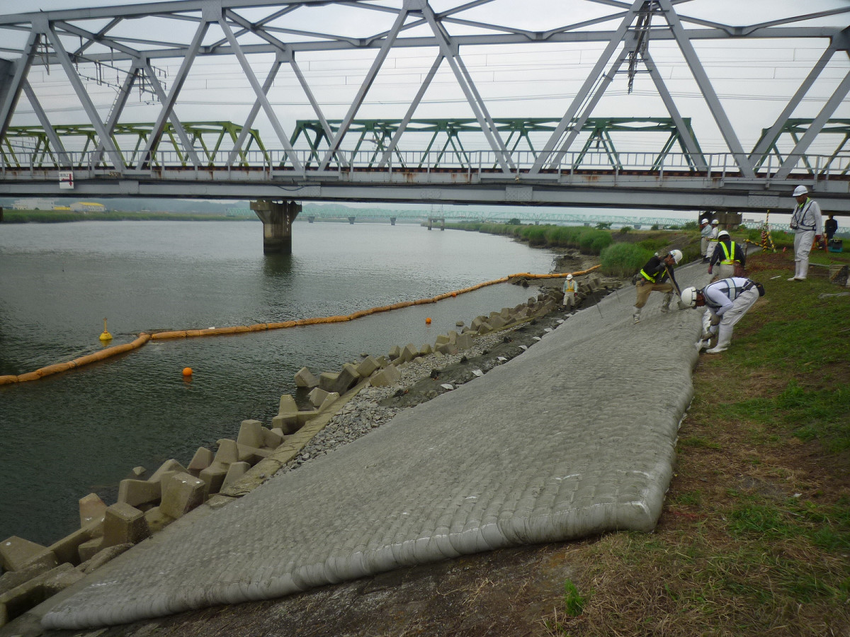 Mie Prefecture River bank maintenance and management slope protection ...