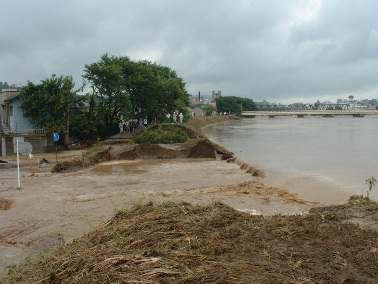 What is the new and safe levee protection solution “air permeable ...